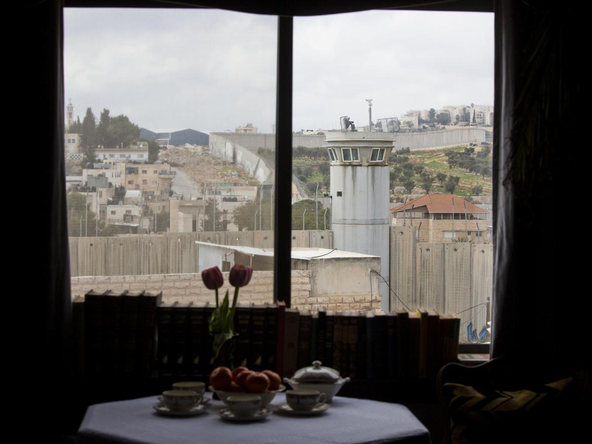 HOTEL BORDERLINE | Ways of Escape